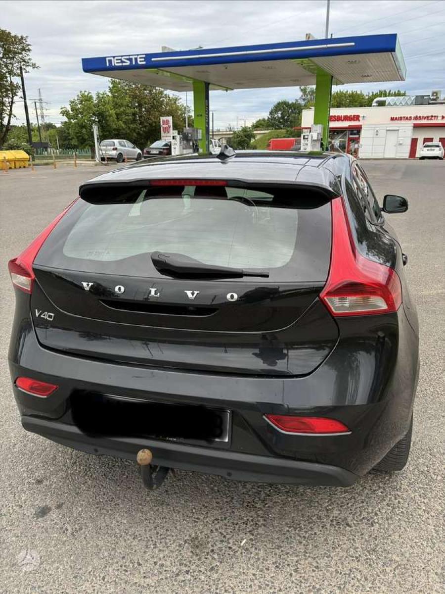 Black Volvo V40 2012 in Vilnius, with an engine capacity of 1.56 L and mileage of 260 thousand km for 5350 €, photo 11 on AUTOMOTO.COM.LV