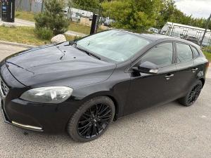 Black Volvo V40 2012 in Vilnius, with an engine capacity of 1.56 L and mileage of 260 thousand km for 5350 €, photo 13 on AUTOMOTO.COM.LV