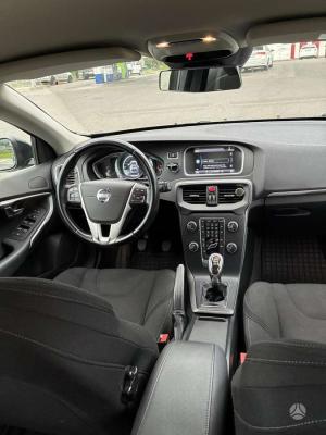 Black Volvo V40 2012 in Vilnius, with an engine capacity of 1.56 L and mileage of 260 thousand km for 5350 €, photo 15 on AUTOMOTO.COM.LV