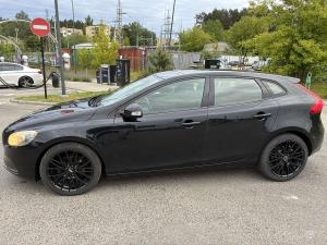 Black Volvo V40 2012 in Vilnius, with an engine capacity of 1.56 L and mileage of 260 thousand km for 5350 €, photo 18 on AUTOMOTO.COM.LV