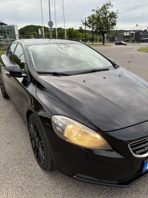 Black Volvo V40 2012 in Vilnius, with an engine capacity of 1.56 L and mileage of 260 thousand km for 5350 €, photo 19 on AUTOMOTO.COM.LV