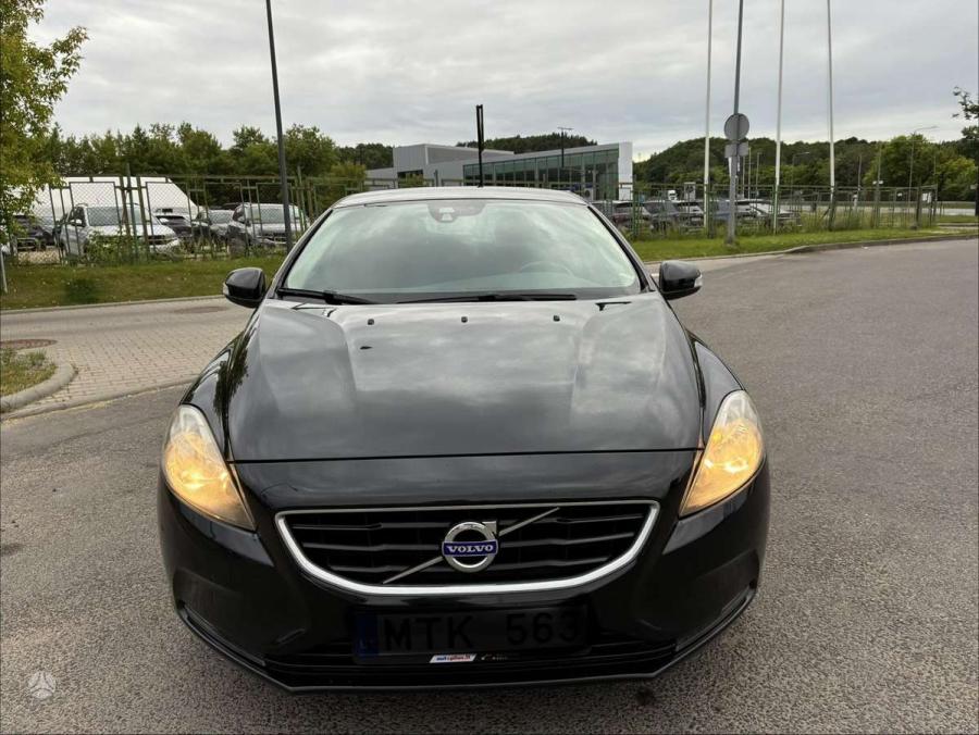 Black Volvo V40 2012 in Vilnius, with an engine capacity of 1.56 L and mileage of 260 thousand km for 5350 €, photo 20 on AUTOMOTO.COM.LV