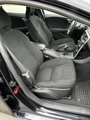 Black Volvo V40 2012 in Vilnius, with an engine capacity of 1.56 L and mileage of 260 thousand km for 5350 €, photo 22 on AUTOMOTO.COM.LV