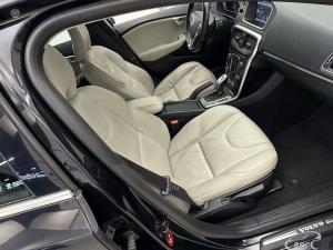 Melns Volvo V40 2012 Viļņa, ar dzinēja tilpumu 1.98 L un nobraukumu 187 tūkst. km par 8500 €, foto 7 vietnē AUTOMOTO.COM.LV