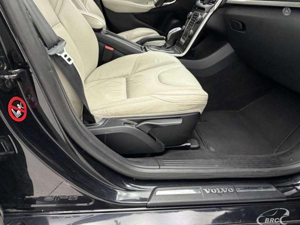Melns Volvo V40 2012 Viļņa, ar dzinēja tilpumu 1.98 L un nobraukumu 187 tūkst. km par 8500 €, foto 8 vietnē AUTOMOTO.COM.LV