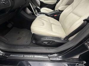 Melns Volvo V40 2012 Viļņa, ar dzinēja tilpumu 1.98 L un nobraukumu 187 tūkst. km par 8500 €, foto 23 vietnē AUTOMOTO.COM.LV