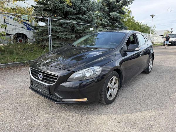 Melns Volvo V40 2012 Marijampole, ar dzinēja tilpumu 1.56 L un nobraukumu 271 tūkst. km par 3850 €, foto 1 vietnē AUTOMOTO.COM.LV