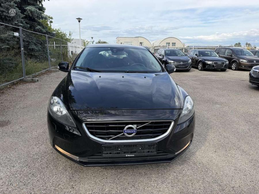 Melns Volvo V40 2012 Marijampole, ar dzinēja tilpumu 1.56 L un nobraukumu 271 tūkst. km par 3850 €, foto 3 vietnē AUTOMOTO.COM.LV