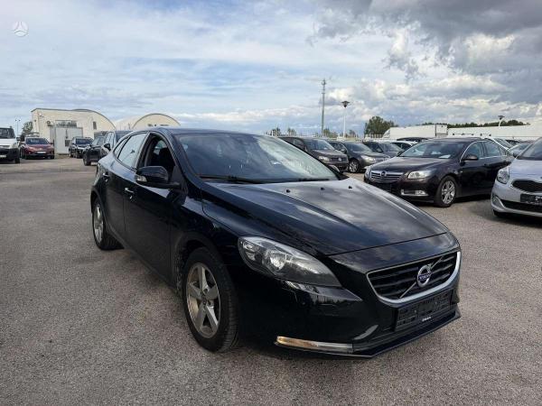 Melns Volvo V40 2012 Marijampole, ar dzinēja tilpumu 1.56 L un nobraukumu 271 tūkst. km par 3850 €, foto 4 vietnē AUTOMOTO.COM.LV