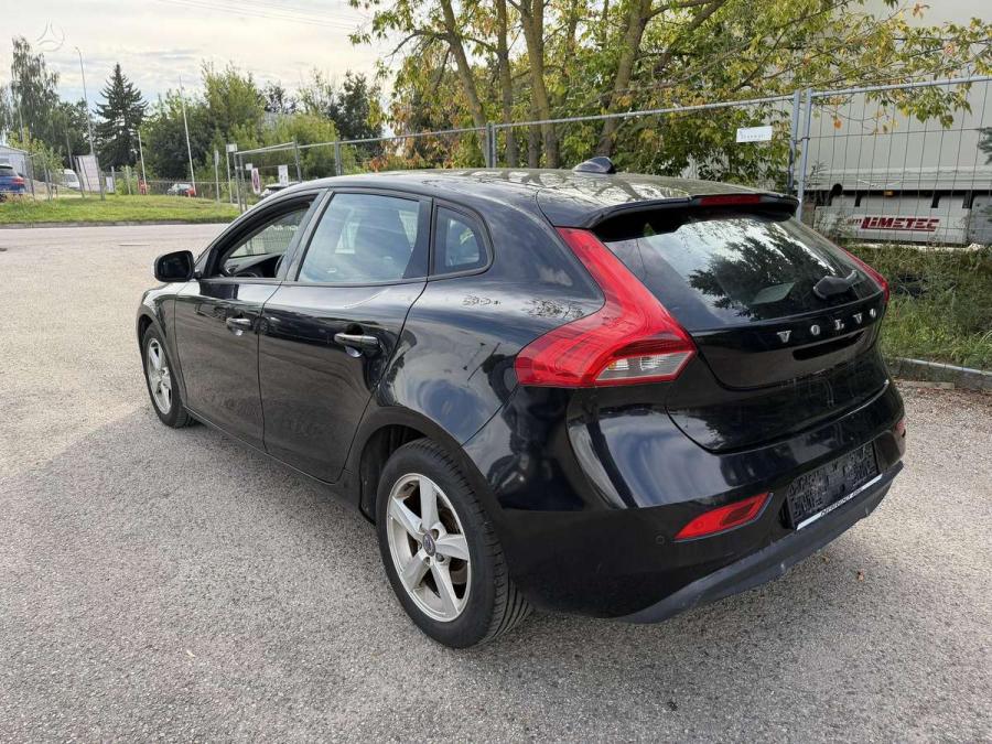 Melns Volvo V40 2012 Marijampole, ar dzinēja tilpumu 1.56 L un nobraukumu 271 tūkst. km par 3850 €, foto 7 vietnē AUTOMOTO.COM.LV