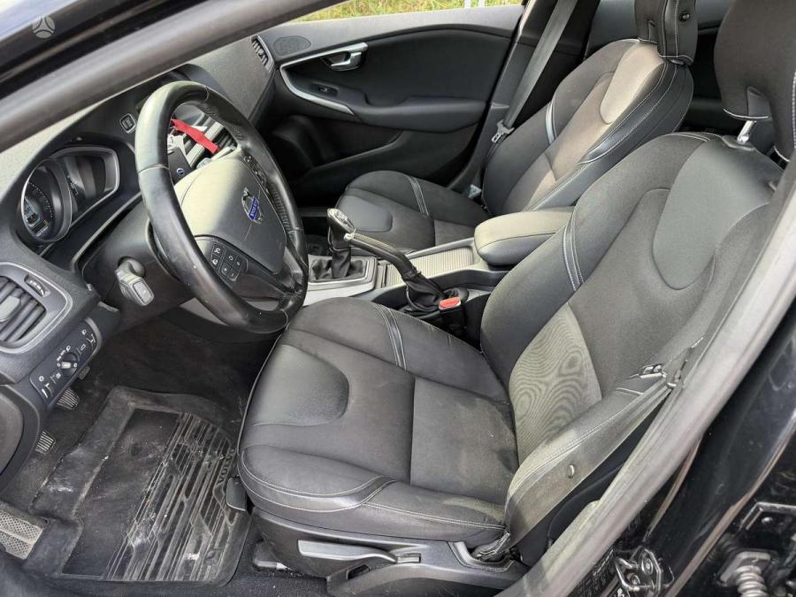 Melns Volvo V40 2012 Marijampole, ar dzinēja tilpumu 1.56 L un nobraukumu 271 tūkst. km par 3850 €, foto 9 vietnē AUTOMOTO.COM.LV
