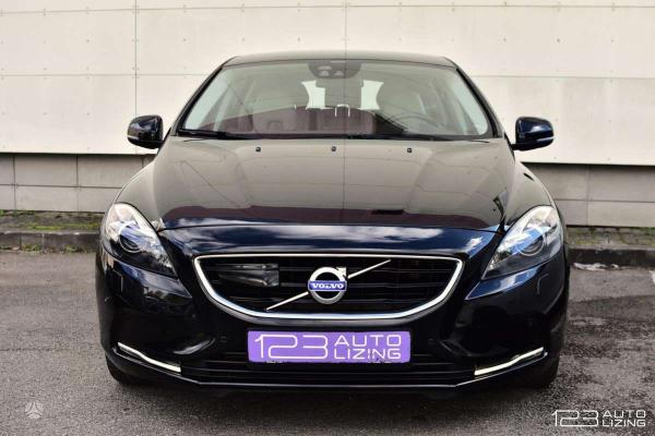 Volvo V40 2012 in Kretinga on AUTOMOTO.COM.LV Black Volvo V40 2012 in Kretinga, with an engine capacity of 2.00 L and mileage of 321 thousand km for 7750 €, photo 4 on AUTOMOTO.COM.LV