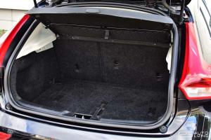 Melns Volvo V40 2012 Kretinga, ar dzinēja tilpumu 2.00 L un nobraukumu 321 tūkst. km par 7750 €, foto 12 vietnē AUTOMOTO.COM.LV