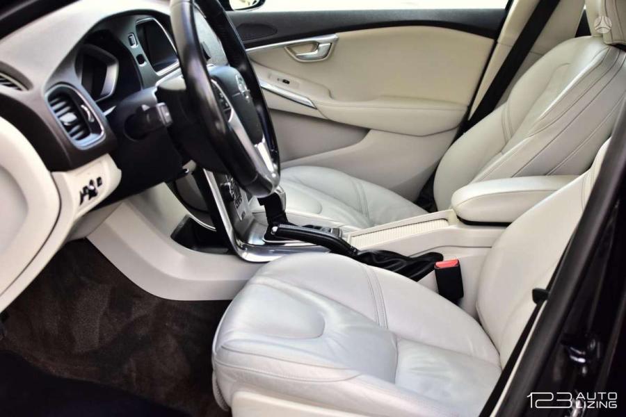 Melns Volvo V40 2012 Kretinga, ar dzinēja tilpumu 2.00 L un nobraukumu 321 tūkst. km par 7750 €, foto 15 vietnē AUTOMOTO.COM.LV