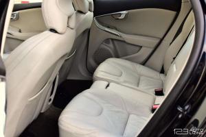 Melns Volvo V40 2012 Kretinga, ar dzinēja tilpumu 2.00 L un nobraukumu 321 tūkst. km par 7750 €, foto 17 vietnē AUTOMOTO.COM.LV