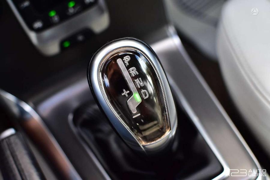 Melns Volvo V40 2012 Kretinga, ar dzinēja tilpumu 2.00 L un nobraukumu 321 tūkst. km par 7750 €, foto 21 vietnē AUTOMOTO.COM.LV