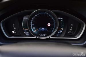 Melns Volvo V40 2012 Kretinga, ar dzinēja tilpumu 2.00 L un nobraukumu 321 tūkst. km par 7750 €, foto 26 vietnē AUTOMOTO.COM.LV