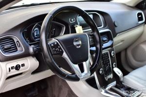 Melns Volvo V40 2012 Kretinga, ar dzinēja tilpumu 2.00 L un nobraukumu 321 tūkst. km par 7750 €, foto 27 vietnē AUTOMOTO.COM.LV