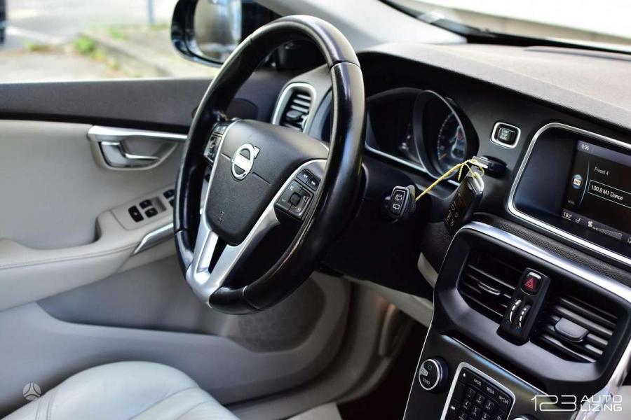 Melns Volvo V40 2012 Kretinga, ar dzinēja tilpumu 2.00 L un nobraukumu 321 tūkst. km par 7750 €, foto 30 vietnē AUTOMOTO.COM.LV