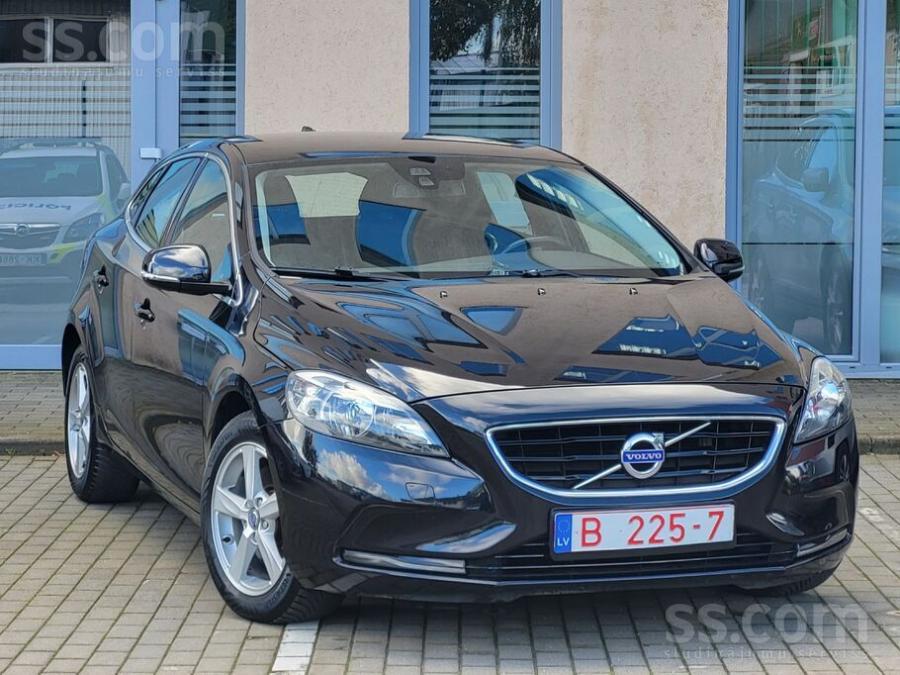 Melns Volvo V40 2012 Jelgava, ar dzinēja tilpumu 1.60 L un nobraukumu 240 tūkst. km par 6190 €, foto 1 vietnē AUTOMOTO.COM.LV