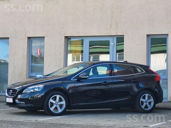 Melns Volvo V40 2012 Jelgava, ar dzinēja tilpumu 1.60 L un nobraukumu 240 tūkst. km par 6190 €, foto 4 vietnē AUTOMOTO.COM.LV