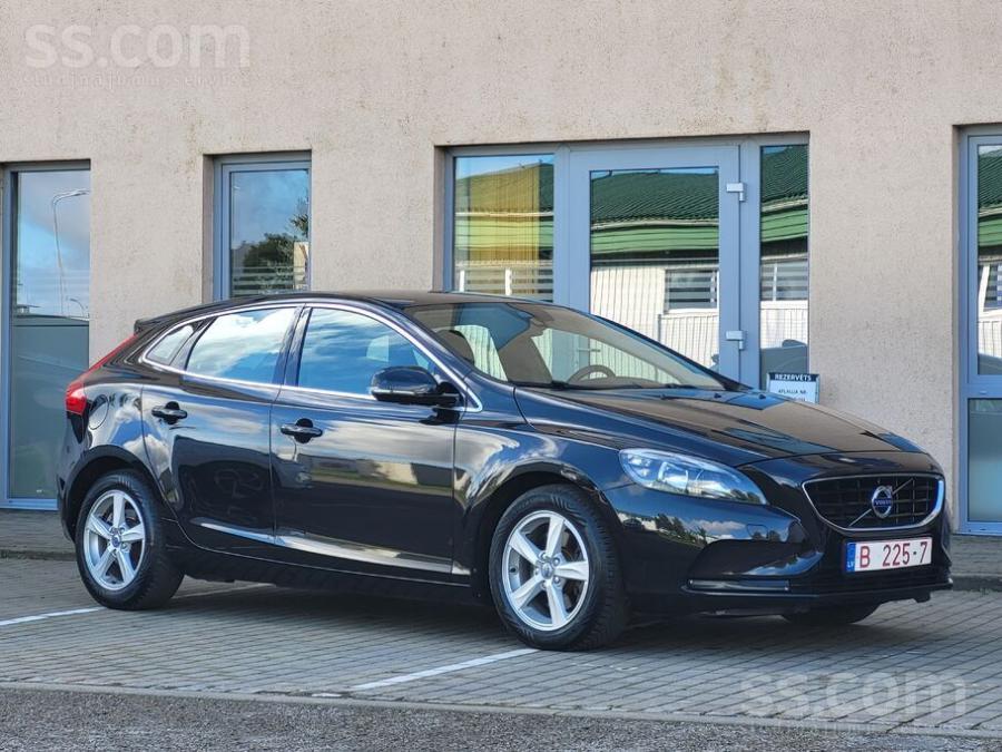 Melns Volvo V40 2012 Jelgava, ar dzinēja tilpumu 1.60 L un nobraukumu 240 tūkst. km par 6190 €, foto 5 vietnē AUTOMOTO.COM.LV