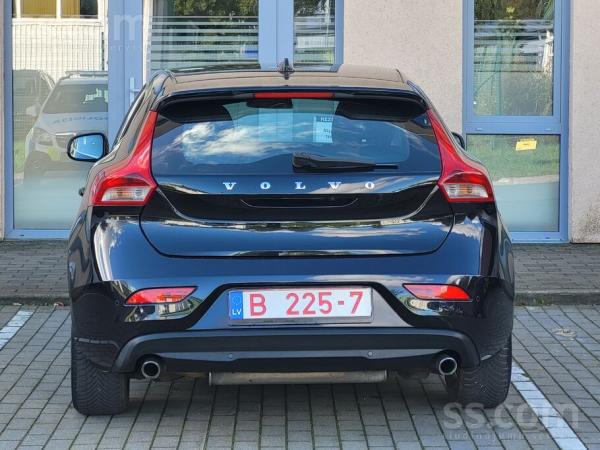 Melns Volvo V40 2012 Jelgava, ar dzinēja tilpumu 1.60 L un nobraukumu 240 tūkst. km par 6190 €, foto 8 vietnē AUTOMOTO.COM.LV