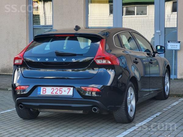Melns Volvo V40 2012 Jelgava, ar dzinēja tilpumu 1.60 L un nobraukumu 240 tūkst. km par 6190 €, foto 9 vietnē AUTOMOTO.COM.LV