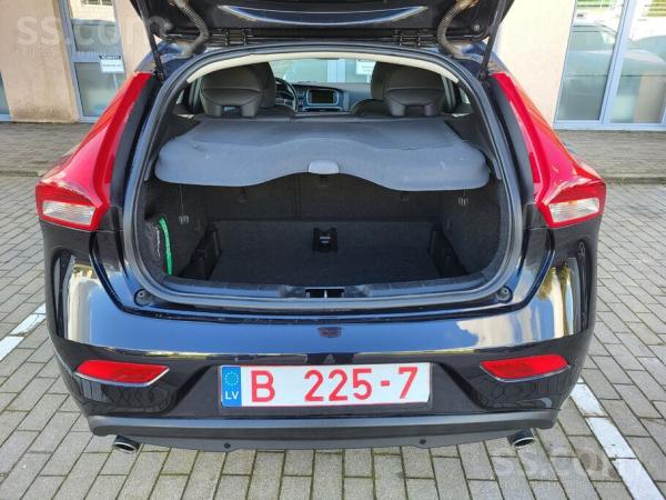 Melns Volvo V40 2012 Jelgava, ar dzinēja tilpumu 1.60 L un nobraukumu 240 tūkst. km par 6190 €, foto 10 vietnē AUTOMOTO.COM.LV