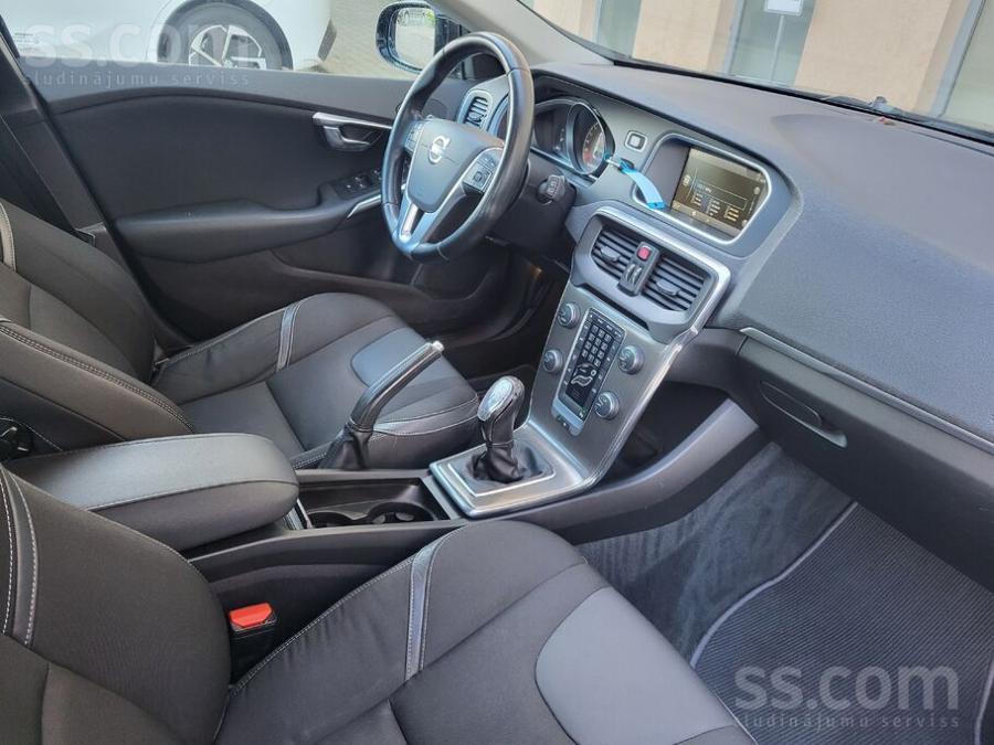 Melns Volvo V40 2012 Jelgava, ar dzinēja tilpumu 1.60 L un nobraukumu 240 tūkst. km par 6190 €, foto 16 vietnē AUTOMOTO.COM.LV