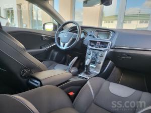 Melns Volvo V40 2012 Jelgava, ar dzinēja tilpumu 1.60 L un nobraukumu 240 tūkst. km par 6190 €, foto 17 vietnē AUTOMOTO.COM.LV