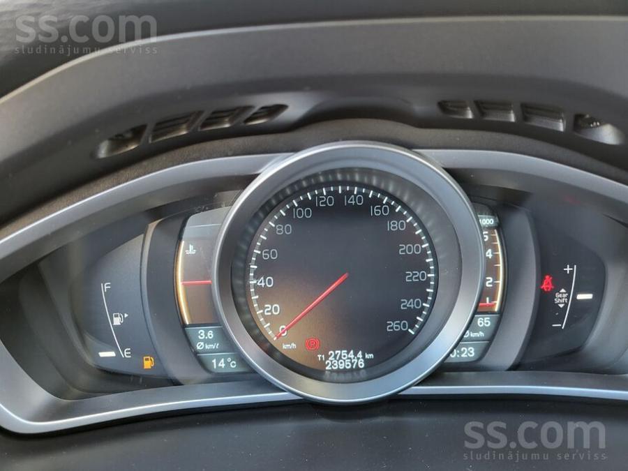Melns Volvo V40 2012 Jelgava, ar dzinēja tilpumu 1.60 L un nobraukumu 240 tūkst. km par 6190 €, foto 25 vietnē AUTOMOTO.COM.LV