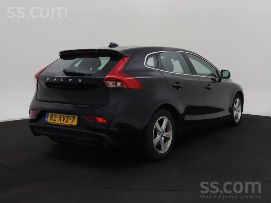 Melns Volvo V40 2012 Jelgava, ar dzinēja tilpumu 1.60 L un nobraukumu 240 tūkst. km par 6190 €, foto 33 vietnē AUTOMOTO.COM.LV