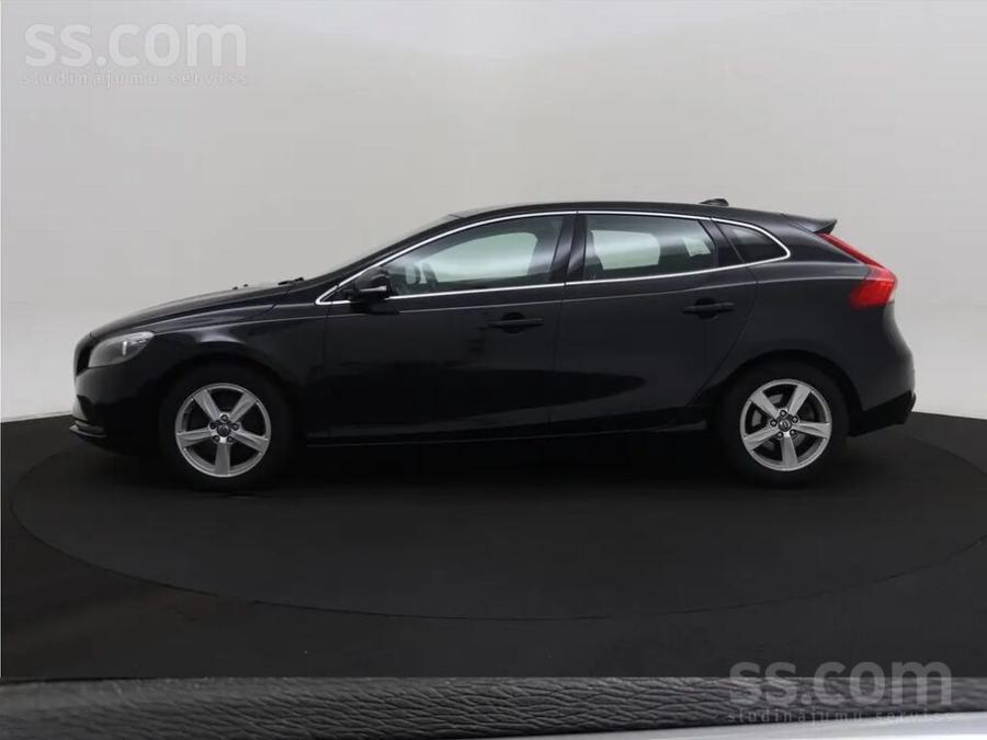 Melns Volvo V40 2012 Jelgava, ar dzinēja tilpumu 1.60 L un nobraukumu 240 tūkst. km par 6190 €, foto 34 vietnē AUTOMOTO.COM.LV