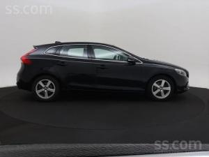 Melns Volvo V40 2012 Jelgava, ar dzinēja tilpumu 1.60 L un nobraukumu 240 tūkst. km par 6190 €, foto 35 vietnē AUTOMOTO.COM.LV