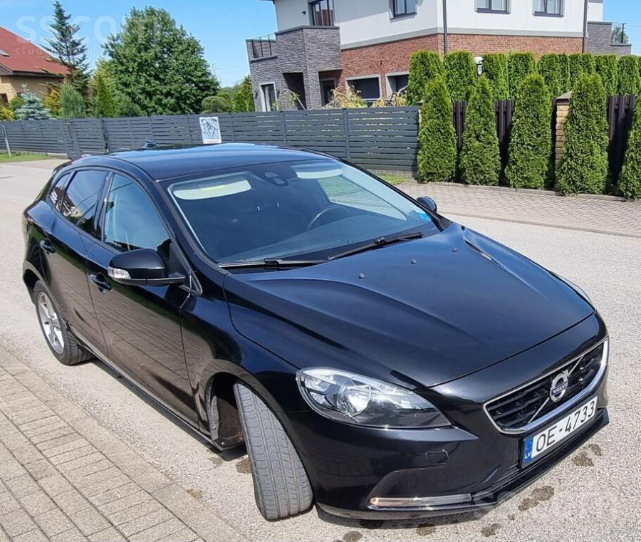 Black Volvo V40 2013 in Riga, with an engine capacity of 1.60 L and mileage of 222 thousand km for 6200 €, photo 3 on AUTOMOTO.COM.LV