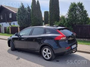 Black Volvo V40 2013 in Riga, with an engine capacity of 1.60 L and mileage of 222 thousand km for 6200 €, photo 5 on AUTOMOTO.COM.LV