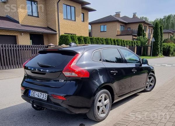 Black Volvo V40 2013 in Riga, with an engine capacity of 1.60 L and mileage of 222 thousand km for 6200 €, photo 6 on AUTOMOTO.COM.LV