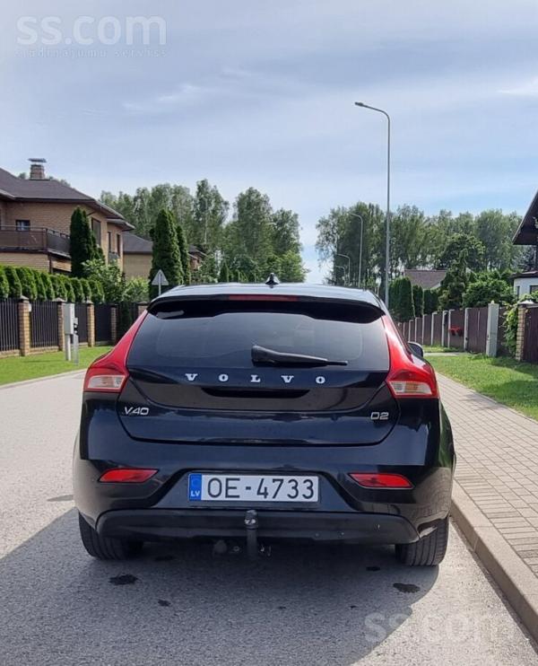 Black Volvo V40 2013 in Riga, with an engine capacity of 1.60 L and mileage of 222 thousand km for 6200 €, photo 7 on AUTOMOTO.COM.LV