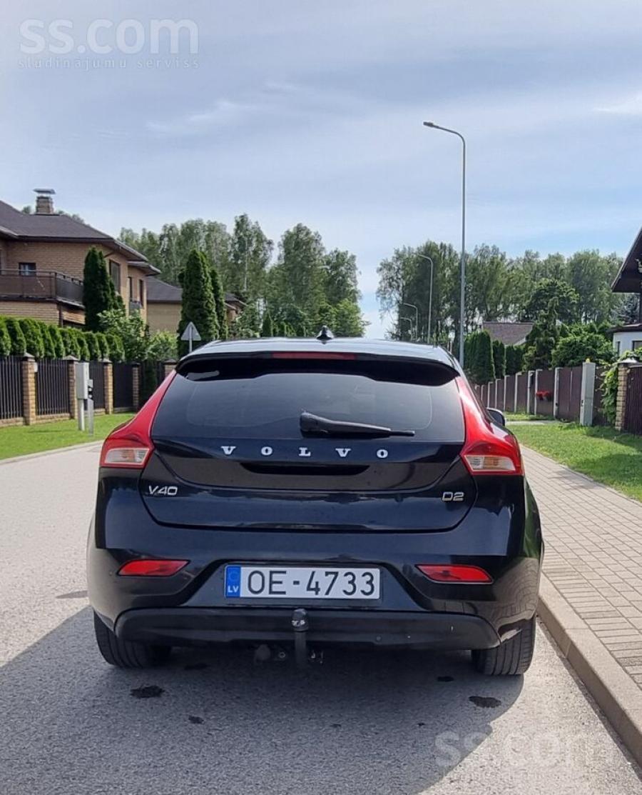 Black Volvo V40 2013 in Riga, with an engine capacity of 1.60 L and mileage of 222 thousand km for 6200 €, photo 7 on AUTOMOTO.COM.LV