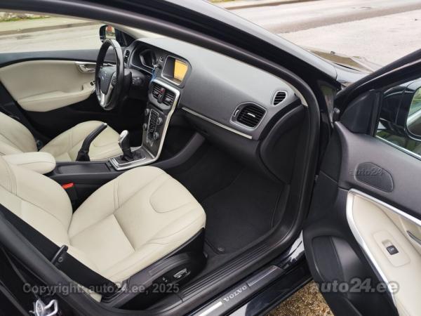 Melns Volvo V40 2013 Paide, ar dzinēja tilpumu 1.60 L un nobraukumu 266 tūkst. km par 6790 €, foto 11 vietnē AUTOMOTO.COM.LV