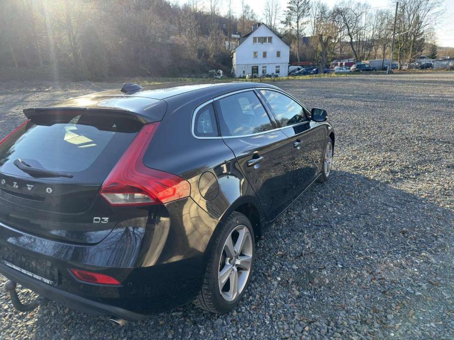 Melns Volvo V40 2013 Panevēža, ar dzinēja tilpumu 1.98 L un nobraukumu 241 tūkst. km par 6399 €, foto 6 vietnē AUTOMOTO.COM.LV