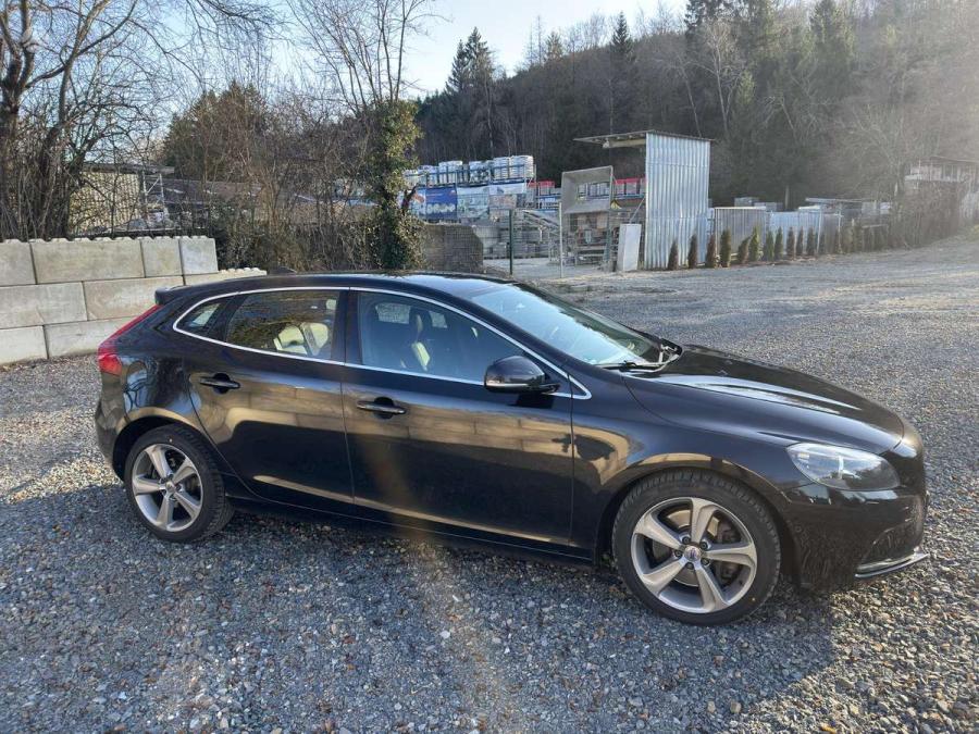 Melns Volvo V40 2013 Panevēža, ar dzinēja tilpumu 1.98 L un nobraukumu 241 tūkst. km par 6399 €, foto 7 vietnē AUTOMOTO.COM.LV