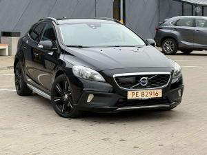 Melns Volvo V40 2013 Jonava, ar dzinēja tilpumu 1.60 L un nobraukumu 282 tūkst. km par 6850 €, foto 2 vietnē AUTOMOTO.COM.LV