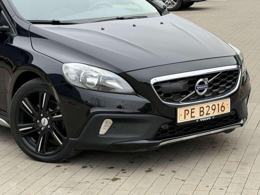 Melns Volvo V40 2013 Jonava, ar dzinēja tilpumu 1.60 L un nobraukumu 282 tūkst. km par 6850 €, foto 4 vietnē AUTOMOTO.COM.LV