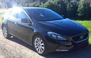 Melns Volvo V40 2013 Alīta, ar dzinēja tilpumu 1.56 L un nobraukumu 256 tūkst. km par 5500 €, foto  vietnē AUTOMOTO.COM.LV