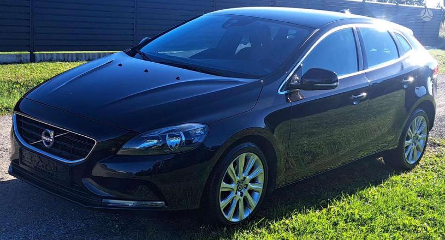 Melns Volvo V40 2013 Alīta, ar dzinēja tilpumu 1.56 L un nobraukumu 256 tūkst. km par 5500 €, foto 2 vietnē AUTOMOTO.COM.LV