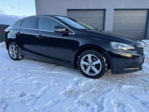 Melns Volvo V40 2013 Alīta, ar dzinēja tilpumu 1.56 L un nobraukumu 237 tūkst. km par 5350 €, foto  vietnē AUTOMOTO.COM.LV