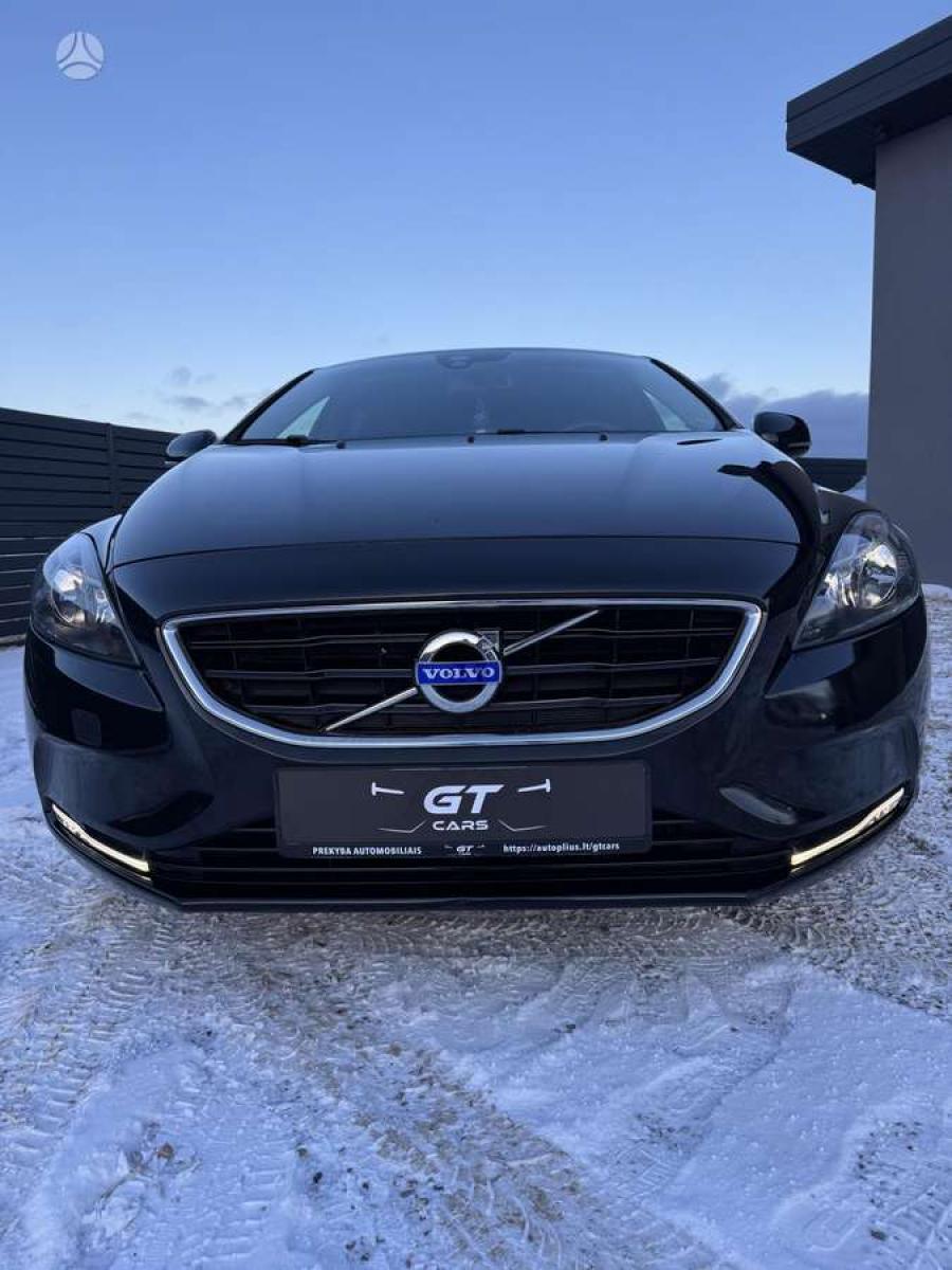 Melns Volvo V40 2013 Alīta, ar dzinēja tilpumu 1.56 L un nobraukumu 237 tūkst. km par 5350 €, foto 2 vietnē AUTOMOTO.COM.LV
