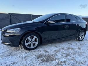 Melns Volvo V40 2013 Alīta, ar dzinēja tilpumu 1.56 L un nobraukumu 237 tūkst. km par 5350 €, foto 4 vietnē AUTOMOTO.COM.LV